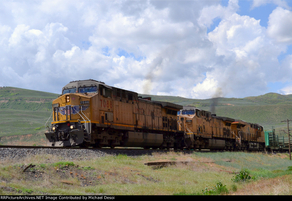 UP 7088, 7008, 8139 (AC4400CW, AC4400CW, ES44AC, or whatever UP calls them) lead an eastbound ...